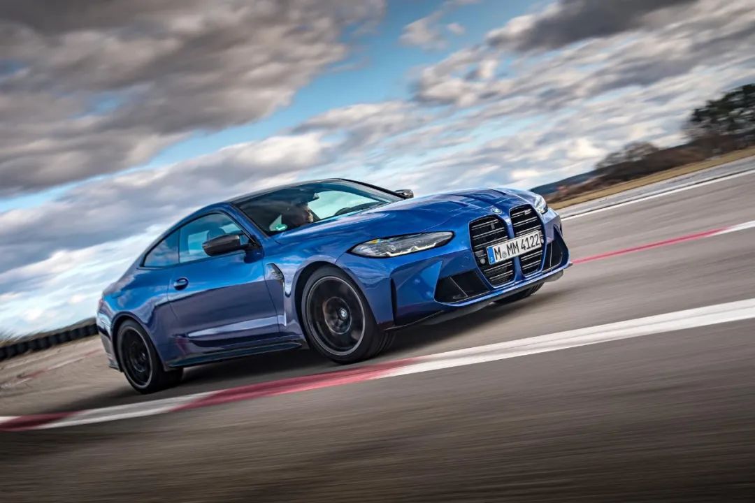 全球首试全新M4雷霆版！动态表现究竟如何？__凤凰网