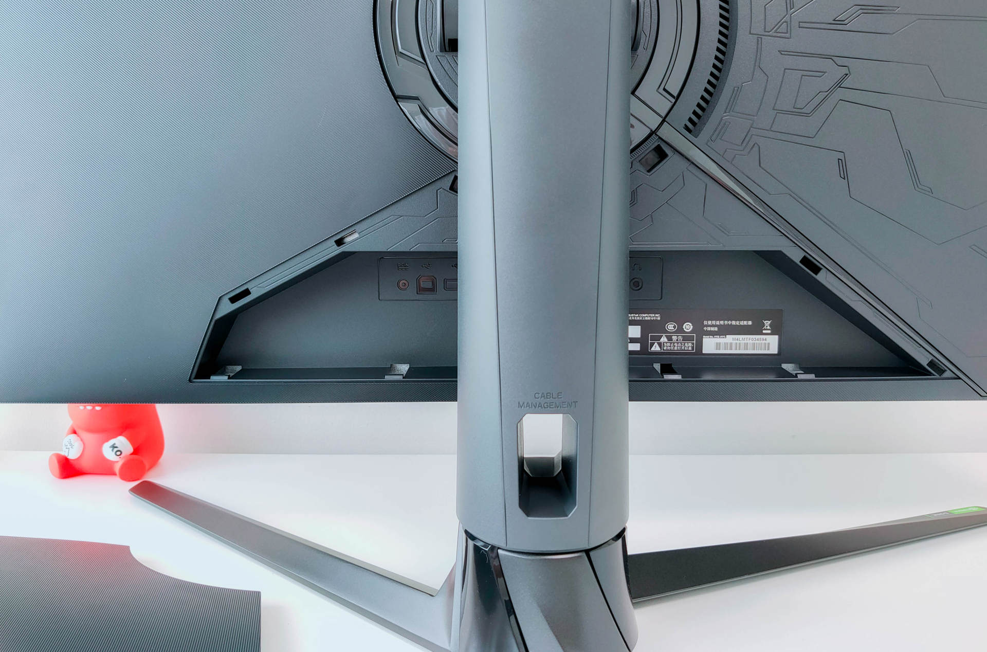 华硕PG329Q电竞显示器评测：全球首款175Hz 32吋Fast-IPS显示器__凤凰网