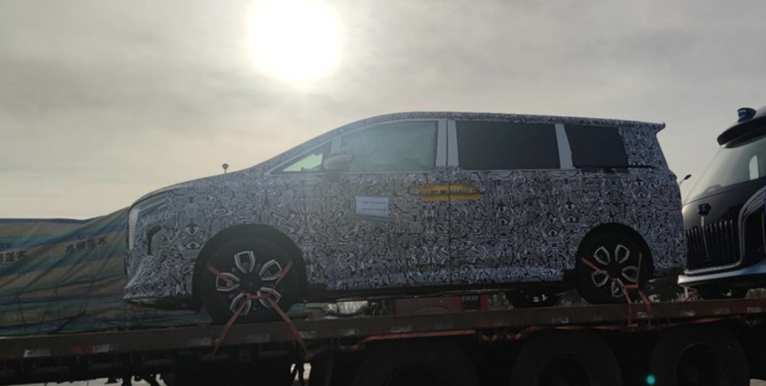 “硬刚”埃尔法？红旗MPV更多谍照曝光，配2.0T+8AT主打亲民_凤凰网汽车_凤凰网