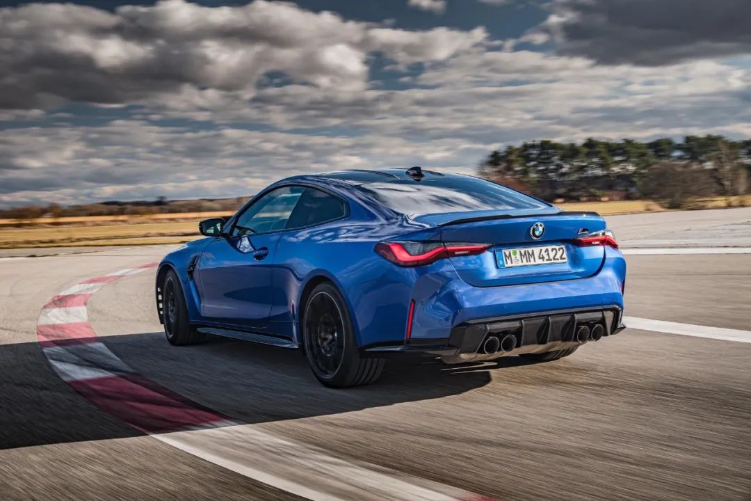 全球首试全新M4雷霆版！动态表现究竟如何？__凤凰网
