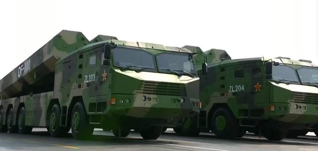 阅兵首秀，至今仍未公开真身，DF100导弹神秘之处在哪？_凤凰网