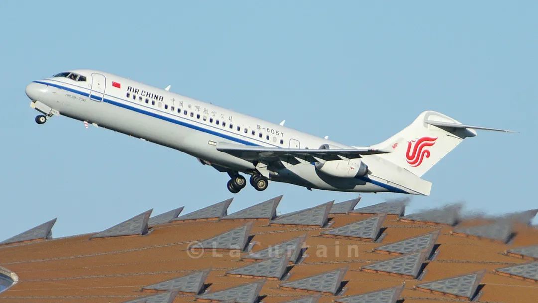 两年来六架ARJ21退出成都航空__凤凰网