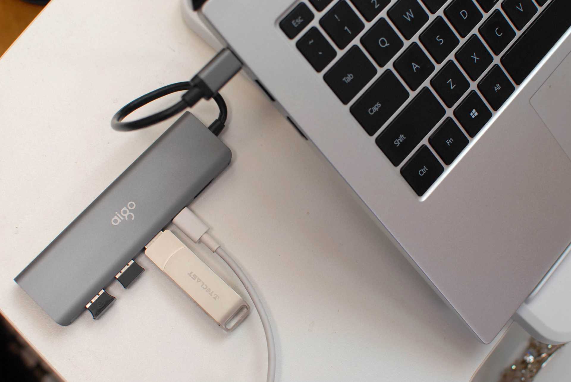 拯救轻薄本的接口利器：aigo Type-C扩展坞H5体验__凤凰网