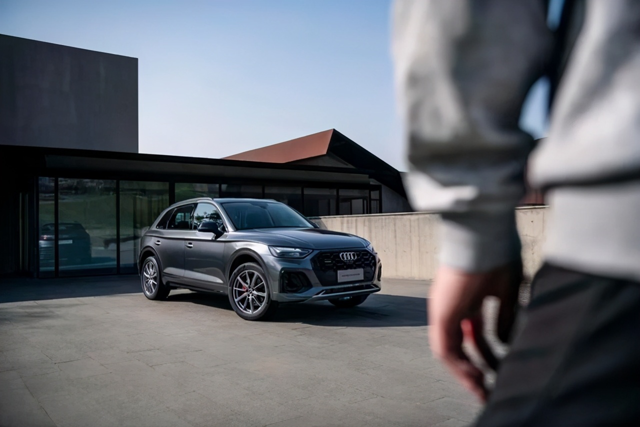 豪华B级SUV市场标杆，全新奥迪Q5L上海车展闪耀而来！__凤凰网