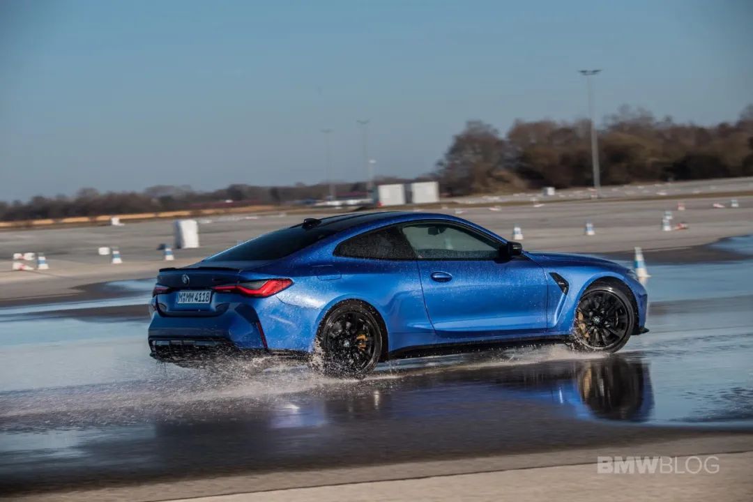 全球首试全新M4雷霆版！动态表现究竟如何？__凤凰网