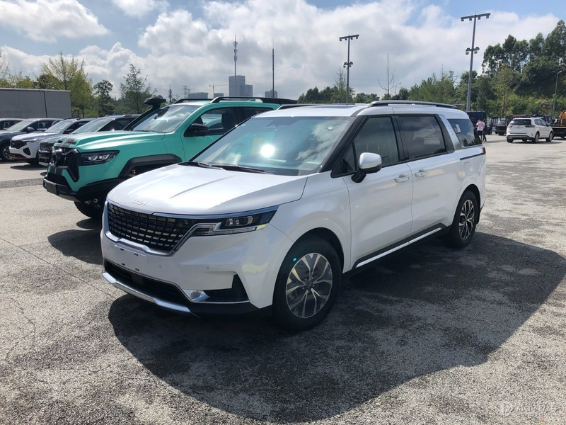 高端MPV车型的“皇城PK”：起亚嘉华VS别克GL8_凤凰网