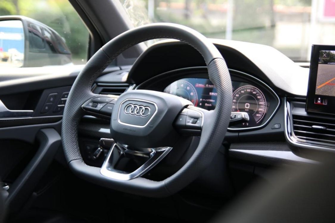 新款奥迪Q5L上市，39.68万起共8款车型，内饰被网友吐槽称偷懒了_凤凰网汽车_凤凰网