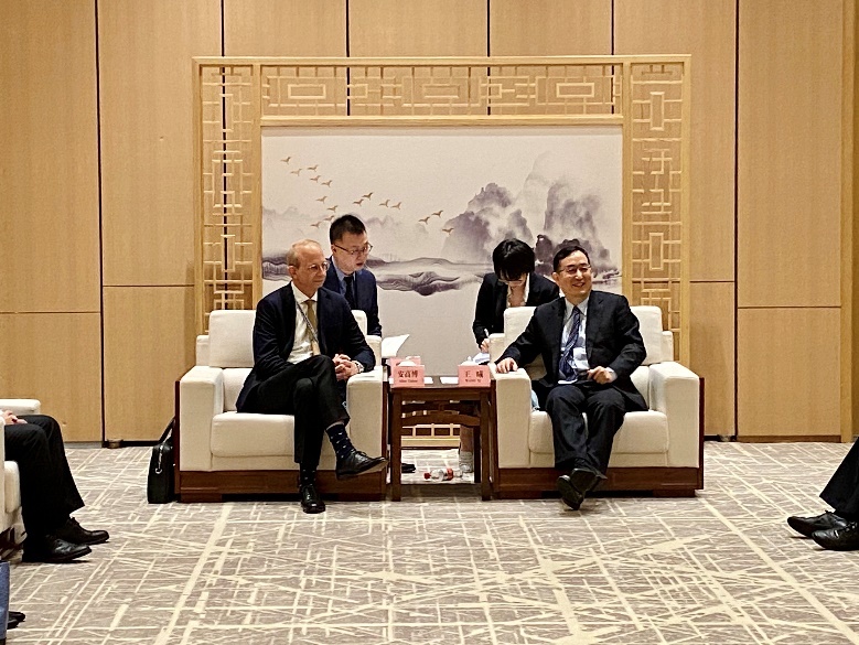 中科院院士、广东省副省长王曦会见默克电子科技安高博一行_凤凰网