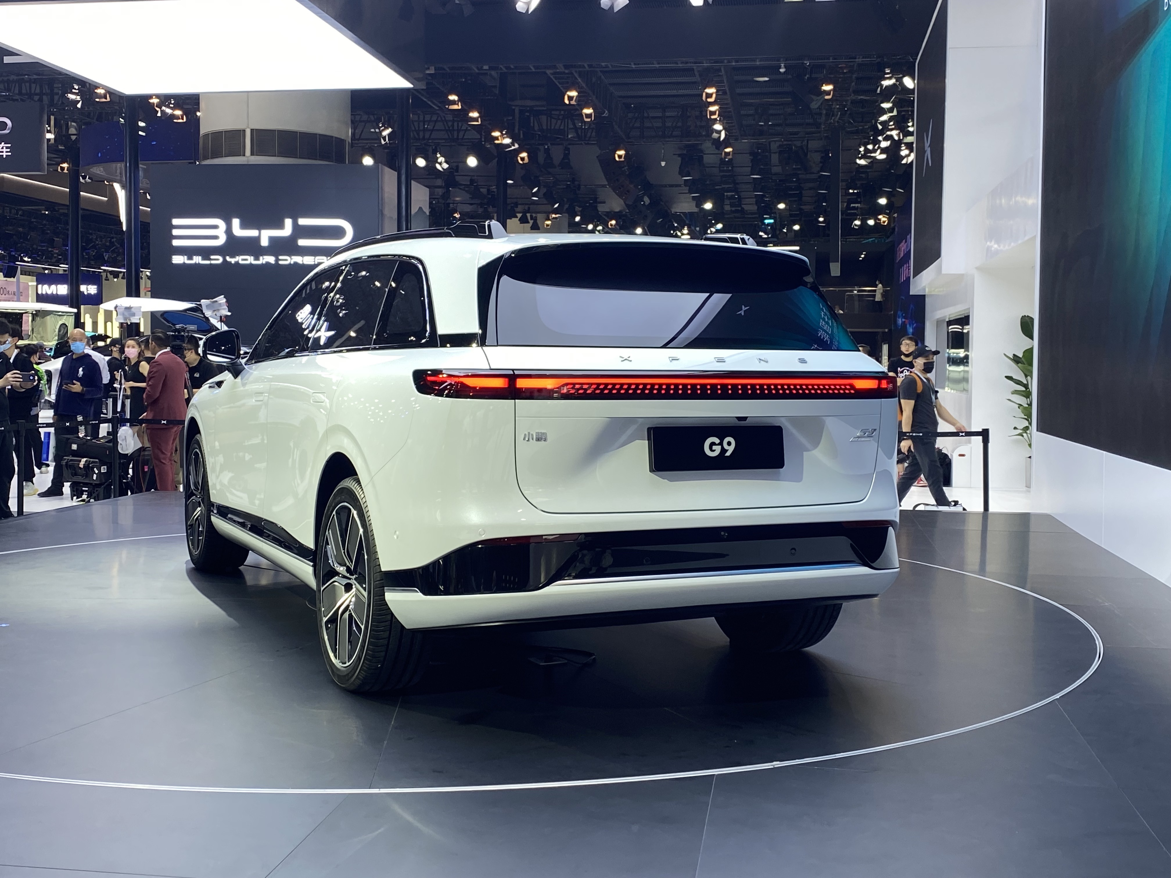小鹏首款SUV G9亮相，比起车型，X-EEA 3.0电子电气架构才是王炸_凤凰网汽车_凤凰网