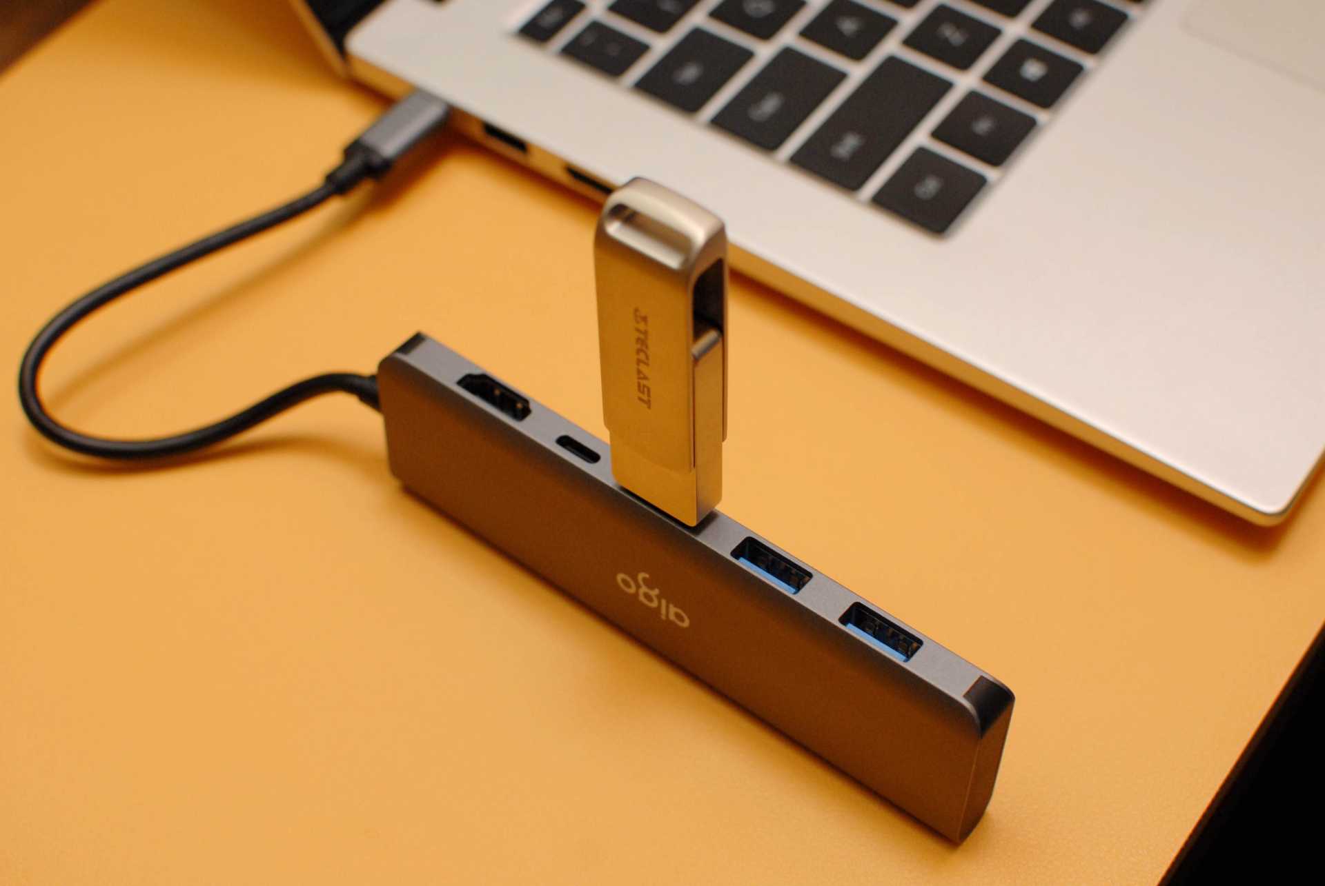 拯救轻薄本的接口利器：aigo Type-C扩展坞H5体验__凤凰网