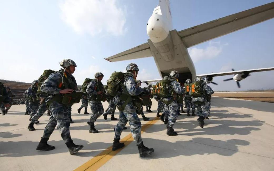 国产伞兵机枪悄然亮相！口径不大却是重机枪_凤凰网