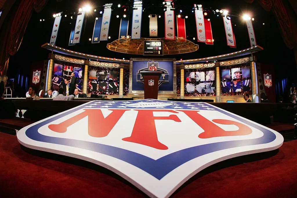 1100亿美元续十一年长约，一文读懂NFL的天价版权格局_凤凰网