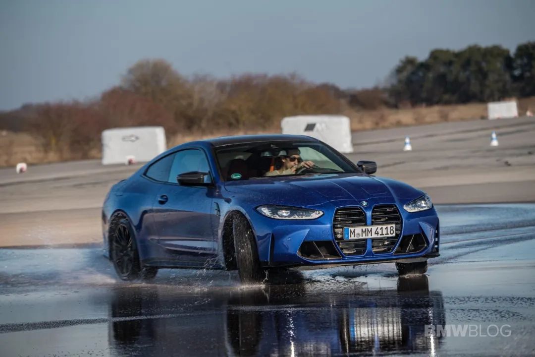 全球首试全新M4雷霆版！动态表现究竟如何？__凤凰网