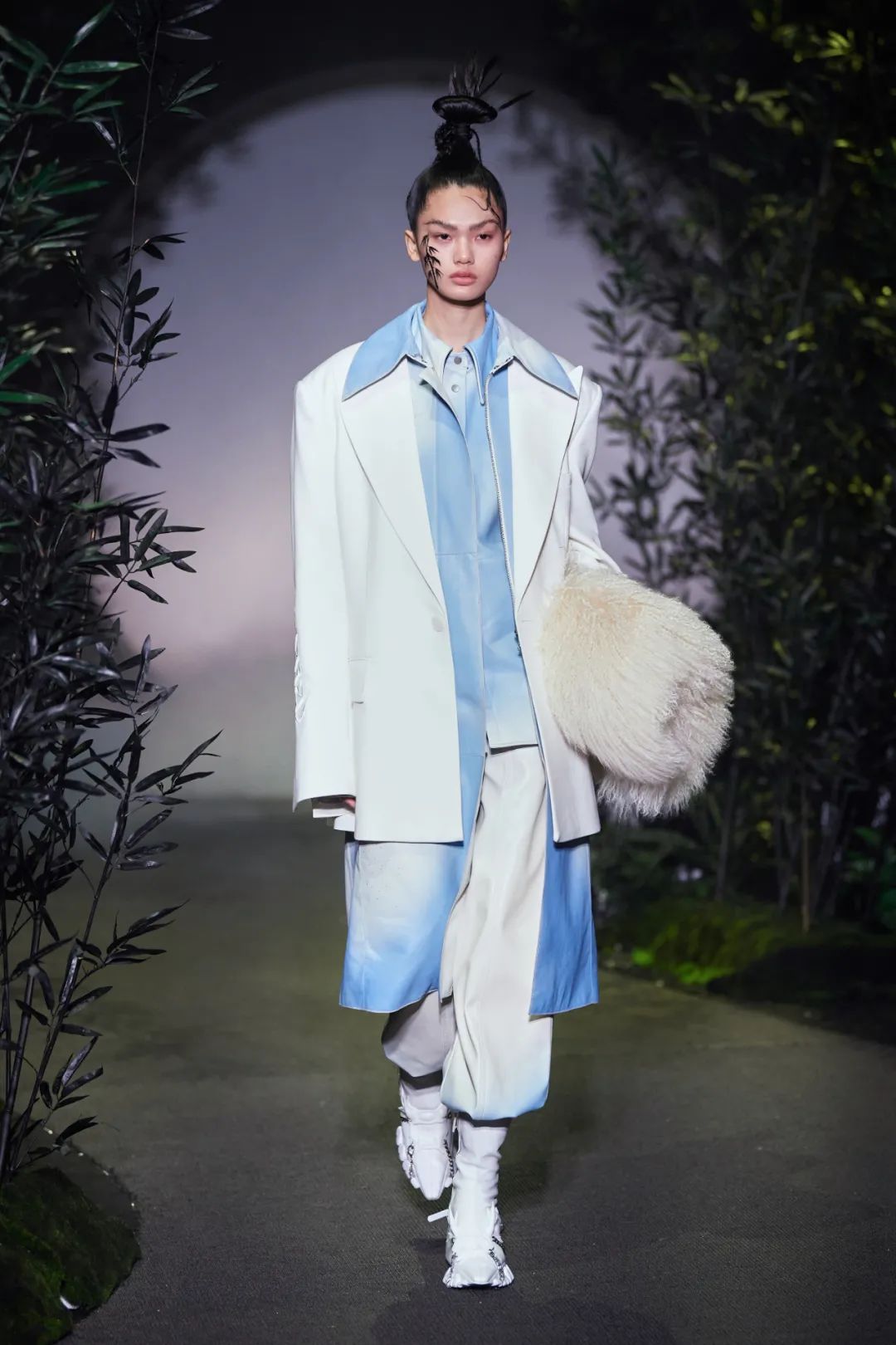 专访先锋独立设计师Angel Chen 以时代影像致敬东方女性魅影__凤凰网