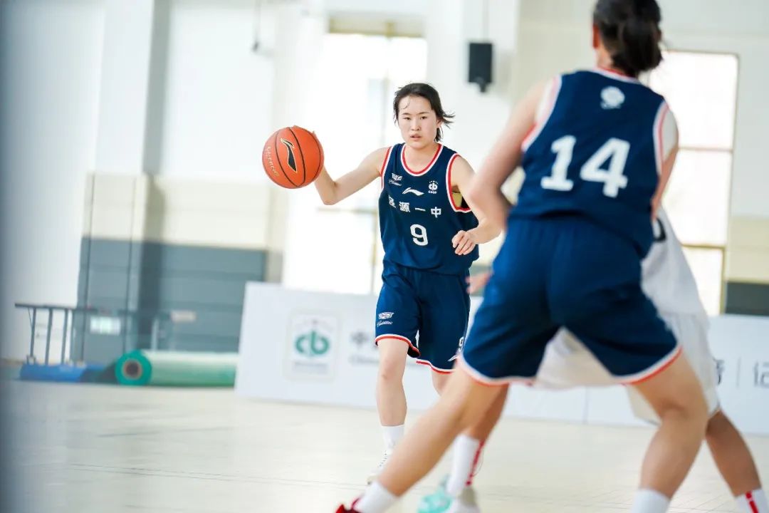 CJBL西区赛第二日激战正酣！重庆一实成都华阳小组高歌猛进__凤凰网