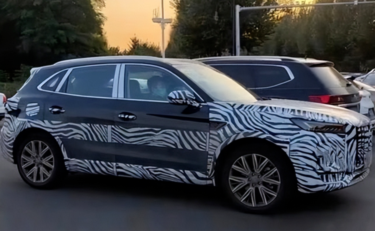 新款红旗HS5实车现身，H9同款前脸更有气势，或换2.0T+8AT_凤凰网汽车_凤凰网