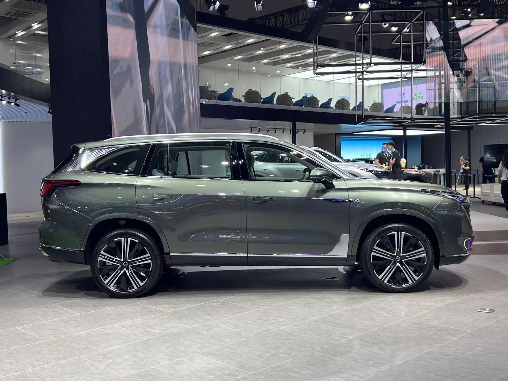 2022成都车展 | 定位为大型旗舰SUV，荣威RX9迎首秀_凤凰网汽车_凤凰网