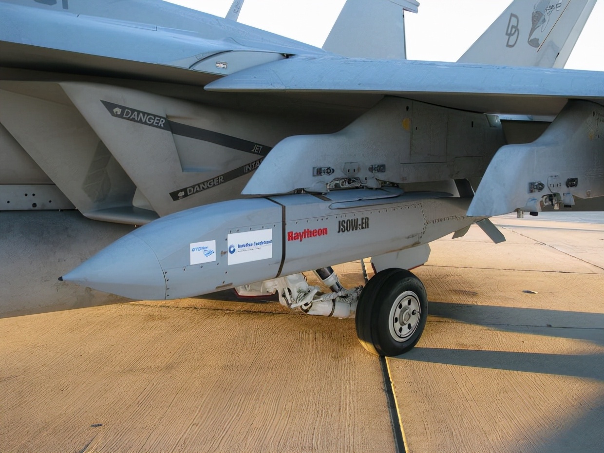 “物美价廉”！美国AGM154系列远程滑翔炸弹，射程堪比导弹_凤凰网