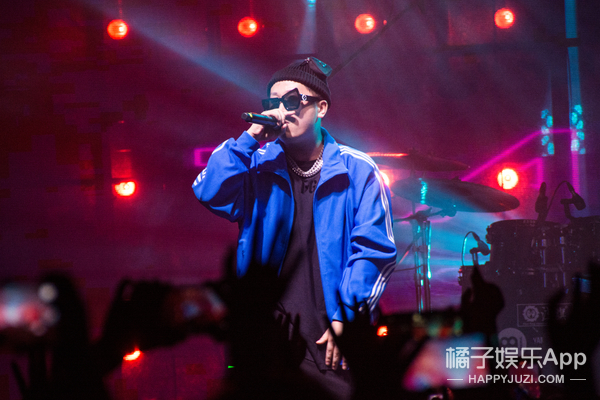 rapper里最会搞笑的就是他_凤凰网