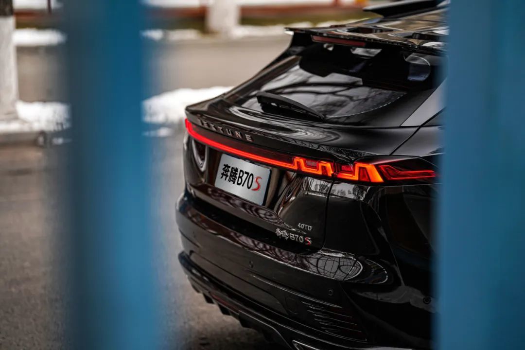 一步慢，步步慢：月销数百台，黑武士共创版难救奔腾B70S？__凤凰网