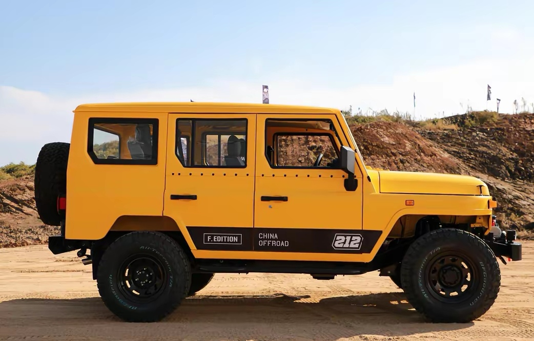 北汽新款BJ212亮相 长度和轴距大幅增加 依旧2.4T动力_凤凰网汽车_凤凰网