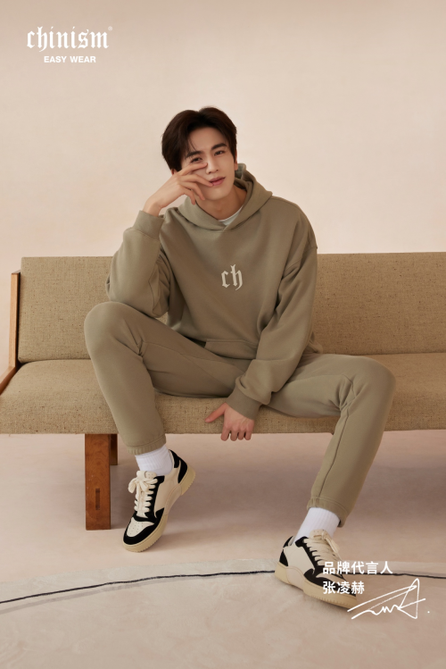 CHINISM官宣品牌代言人张凌赫，诠释EASY WEAR 品牌主张_凤凰网商业_凤凰网
