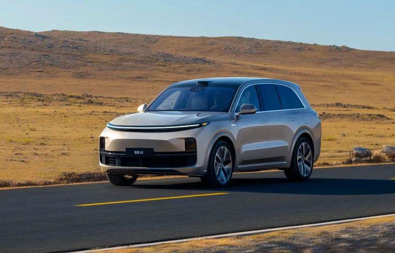 理想L8对比问界M7，30多万的新能源车怎么选？_凤凰网汽车_凤凰网