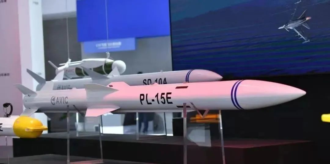 美军F22将装备射程近300千米的“超级导弹” 歼20要如何破局？_凤凰网