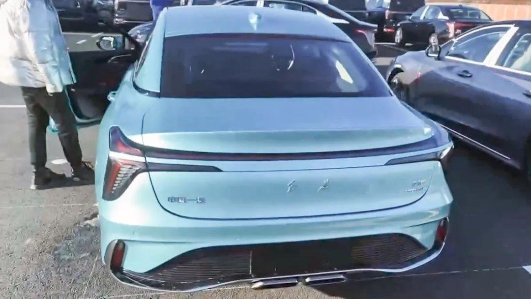 红旗H6实车曝光！_凤凰网汽车_凤凰网