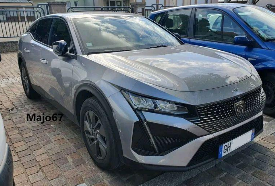 全新标致408X海外到店实拍，跨界风格，轿跑范十足，有望明年国产__凤凰网