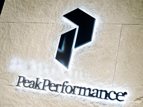 “户外审美天花板”PeakPerformance壁克峰，北京三里屯首店跃色而来_凤凰网商业_凤凰网