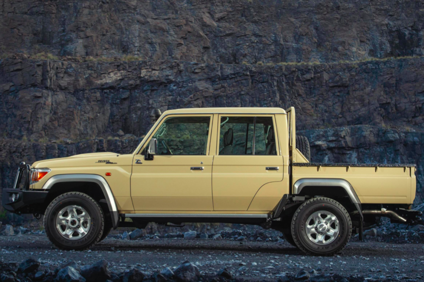 七十周年大庆，丰田LC76纪念版官图曝光，搭4.5T V8引擎_凤凰网汽车_凤凰网