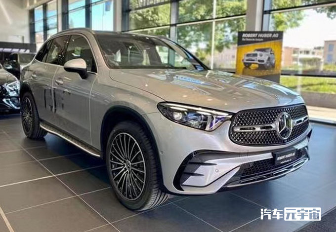 奔驰全新GLC到店实拍！尺寸比宝马X3还大，下月国内首发_凤凰网汽车_凤凰网