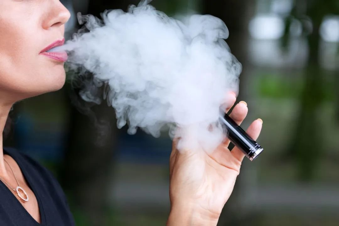 女生不穿内衣，胸会下垂吗？凤凰网健康凤凰网 