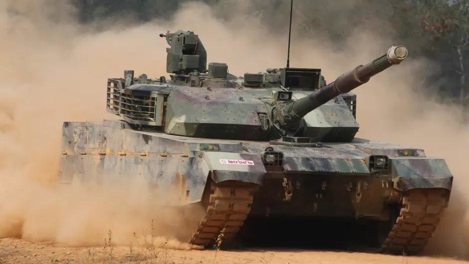 砸牌子了？中国出口尼日利亚的VT-4坦克，30分钟才能打出炮弹？_凤凰网