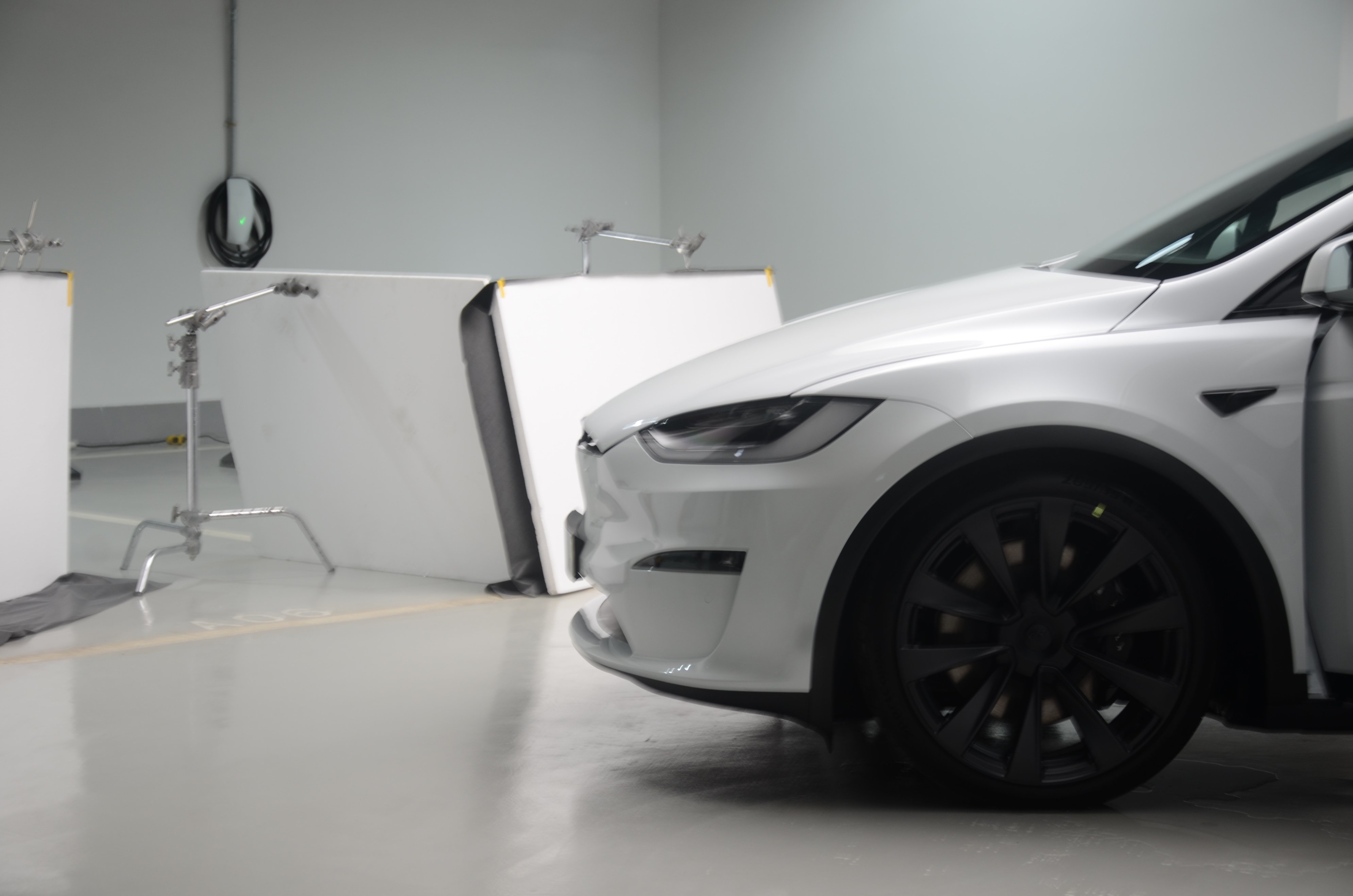 静态感受特斯拉Model S Plaid，静若处子的极简，动如脱兔的张力_凤凰网汽车_凤凰网