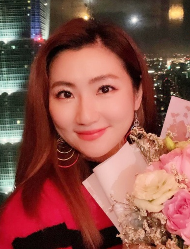 Selina与男友罕见同框看演唱会，感情稳定幸福温馨_凤凰网