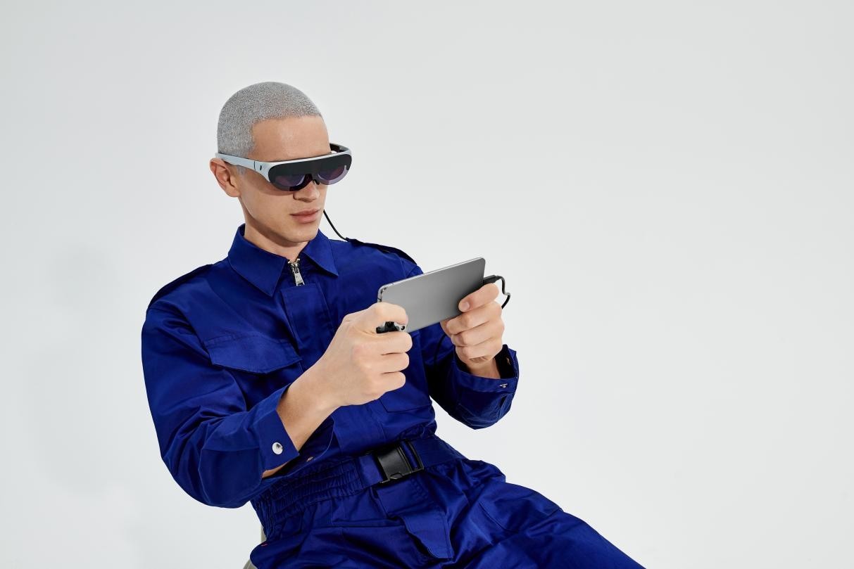 XR设备版钉钉正式发布 已落地Rokid Air AR智能眼镜_凤凰网