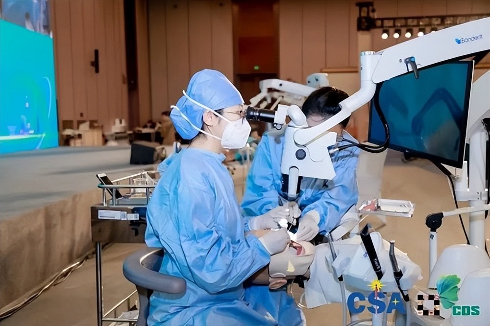 口腔显微镜的优点是什么？西默口腔显微镜治疗效果可视化，医患沟通无负担_凤凰网