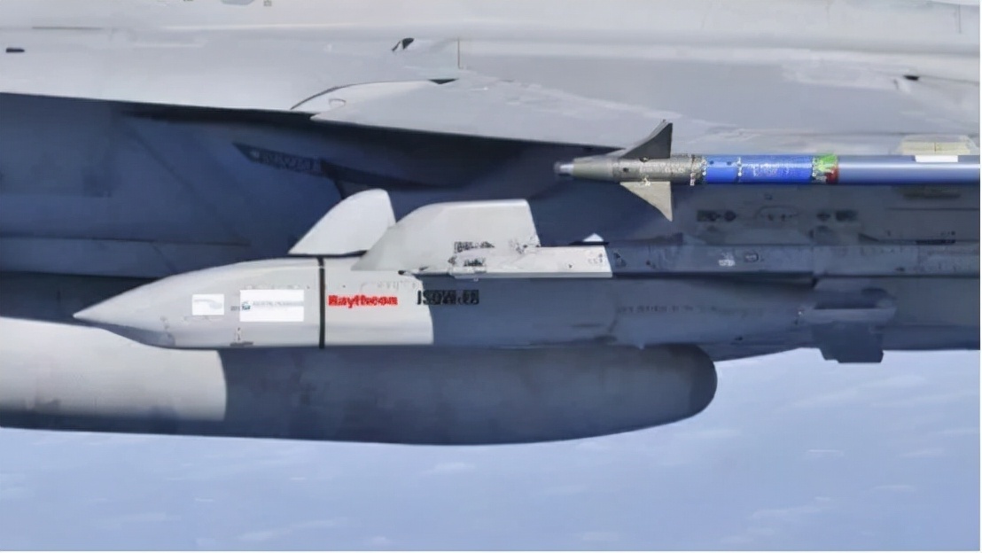 “物美价廉”！美国AGM154系列远程滑翔炸弹，射程堪比导弹_凤凰网