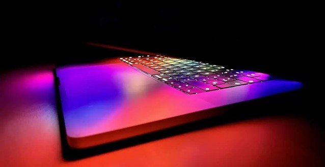 最早2026年推出 苹果正在研发20英寸折叠屏MacBook Pro_凤凰网