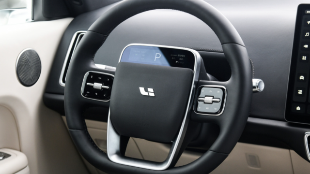 理想L8有6座、空间大，小鹏G9智能化水平高，预算40万咋选？_凤凰网汽车_凤凰网