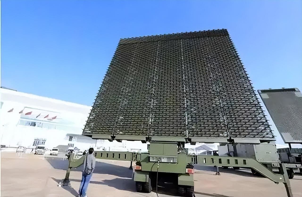 美国正式公开B-21新型隐身战略轰炸机，美媒：B-21主要针对中国_凤凰网