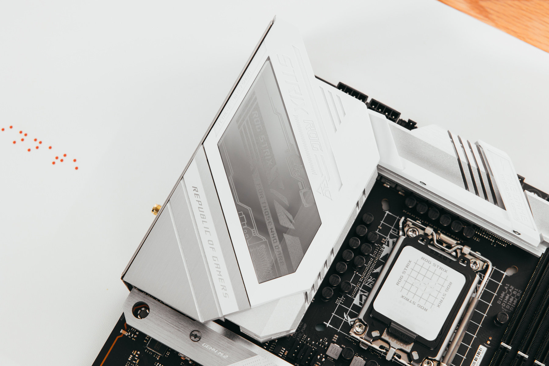 纯白海景房主机，华硕TUF GT502弹药库+Z690吹雪装机分享__凤凰网