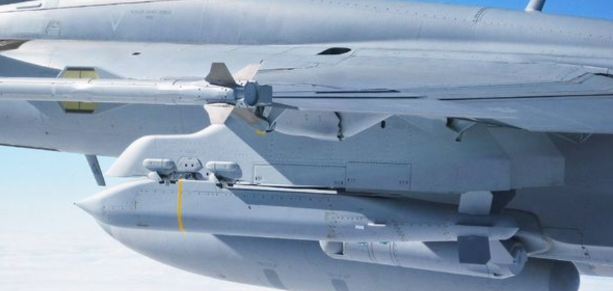 “物美价廉”！美国AGM154系列远程滑翔炸弹，射程堪比导弹_凤凰网