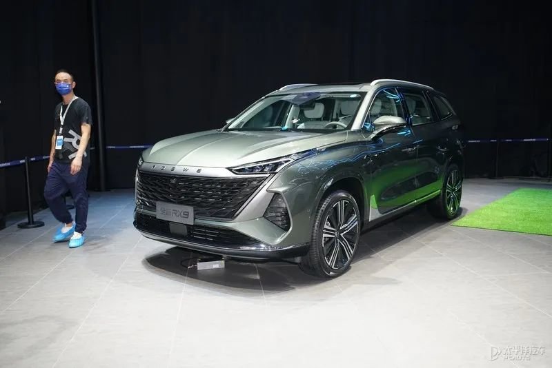 配2.0T，车长近5米，车内大屏达47英寸！荣威RX9就要来了_凤凰网汽车_凤凰网