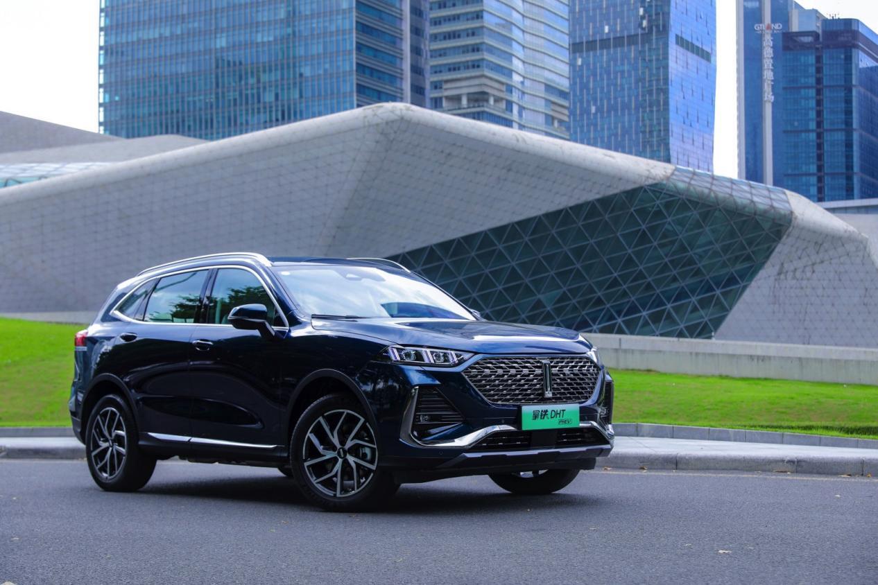 与唐DM-i、问界M5实力PK，拿铁DHT-PHEV纯电续航215km稳赢_凤凰网