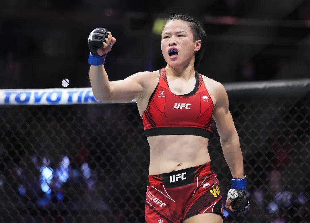 恭喜！张伟丽击败卡拉重夺UFC冠军，成就超姚明，身价或比肩李娜_凤凰网体育_凤凰网