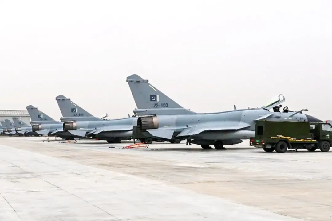 客户很满意！巴基斯坦采购680台中国VT-4后，又要增购60架歼-10CE_凤凰网