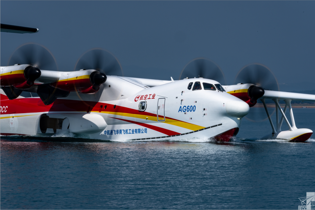 刚刚，“鲲龙”AG600M腾空布水，喜提订单_凤凰网军事_凤凰网